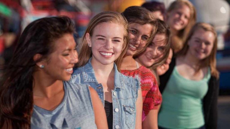 Women's Wellness: Tips for guiding girls to a healthy body image - Mayo ...