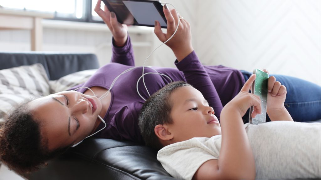 Does screen time contribute to slower child development? - Mayo Clinic ...