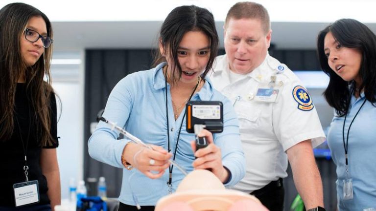 Minnesota high school students get hands-on experience with healthcare ...