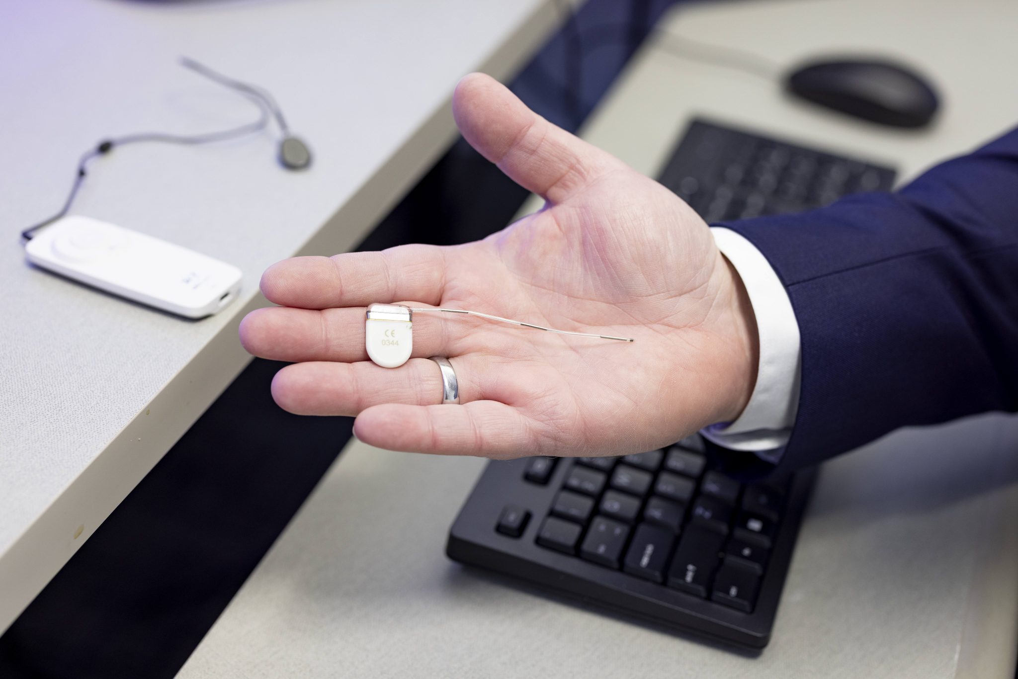 Mayo Clinic scientist uses AI, wearables and implants to decode brain ...